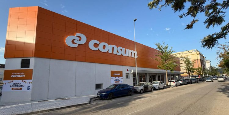 Consum abre su primer supermercado en Málaga y Dia refuerza su ...